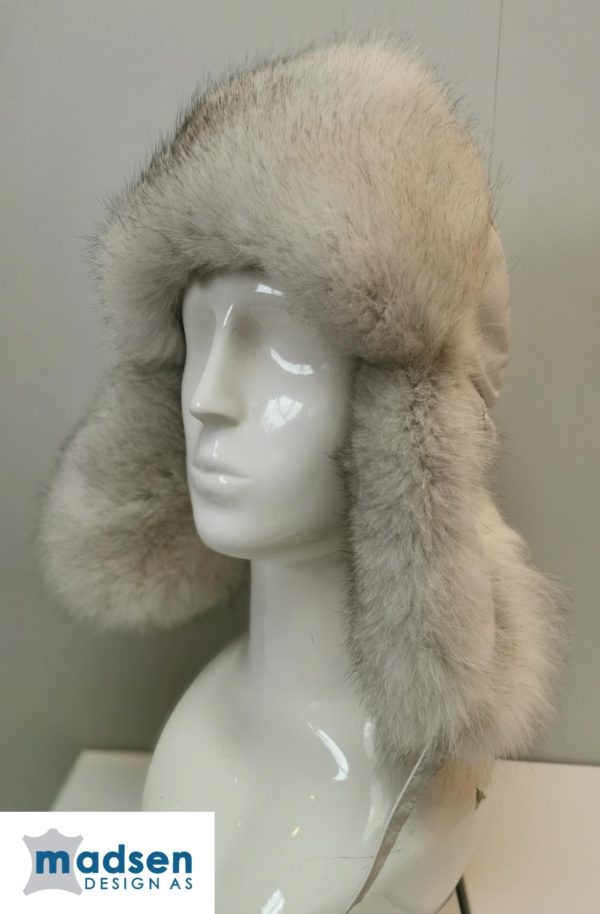Pelslue med hvit nappa og hvitrev | Skinn og pels av høyeste kvalitet